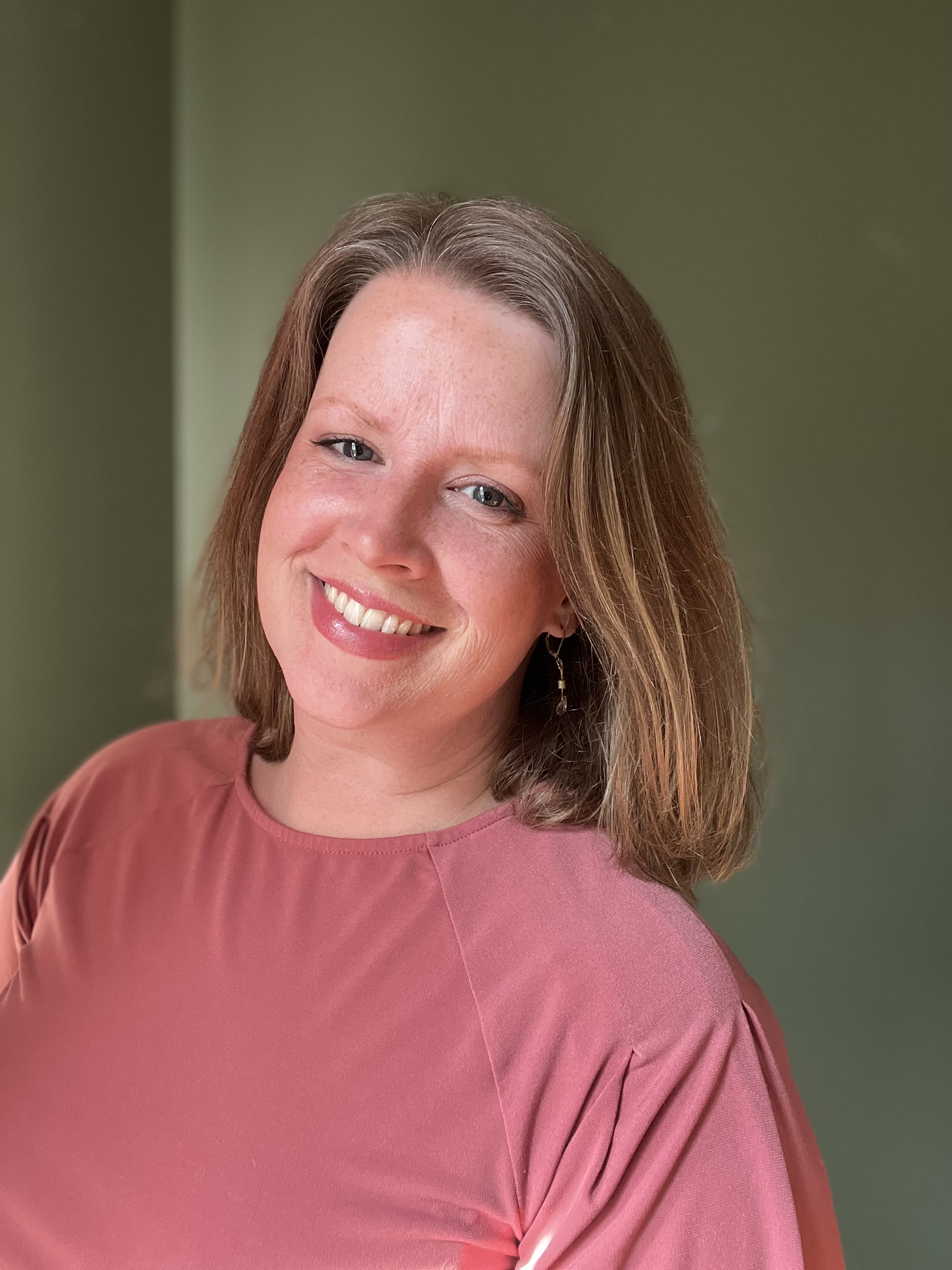 Bio – Liz Makes Music